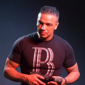 Bientôt le cortège lyrics by Rachid Kasmi